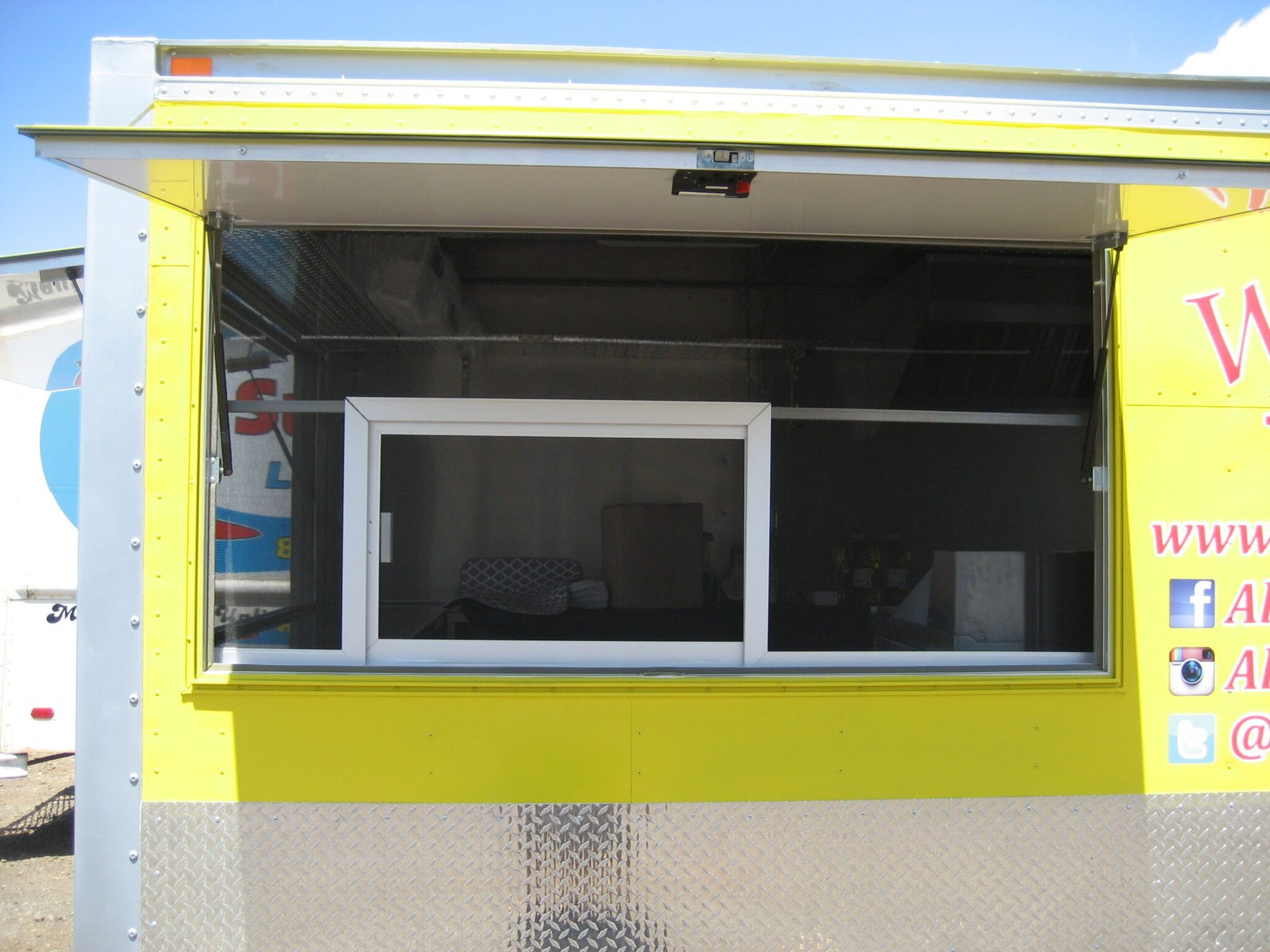Food Truck & Custom Screens – Paradise Screens